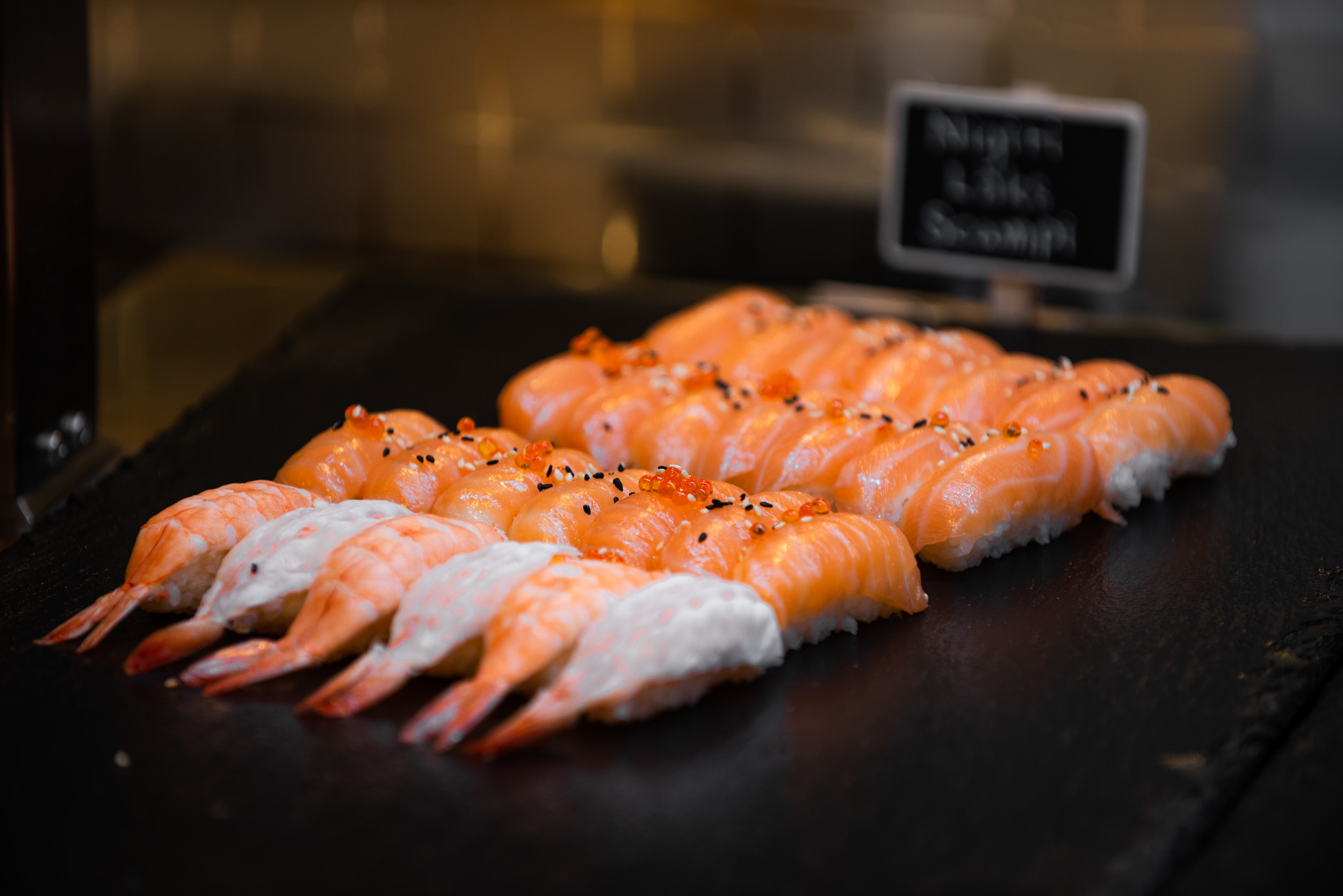 (4) Nigiri laks/scampi (8x laks, 2x scampi) - Sensei Thai&Sushi